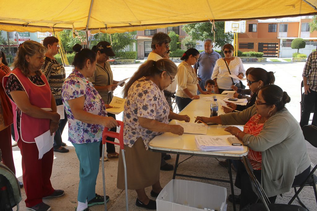 APOYOS SOCIALES llegan al 42% de MEXICANOS | Punto por punto