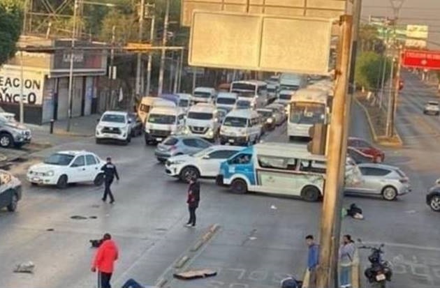 Video Así Fue El Fuerte Choque Entre Una Combi Y Un TrÁiler En